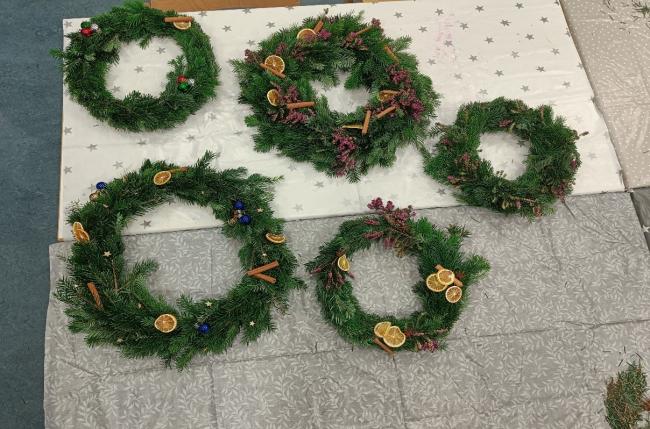 Adventskranzbinden in Karsau | Tüllinger Höhe